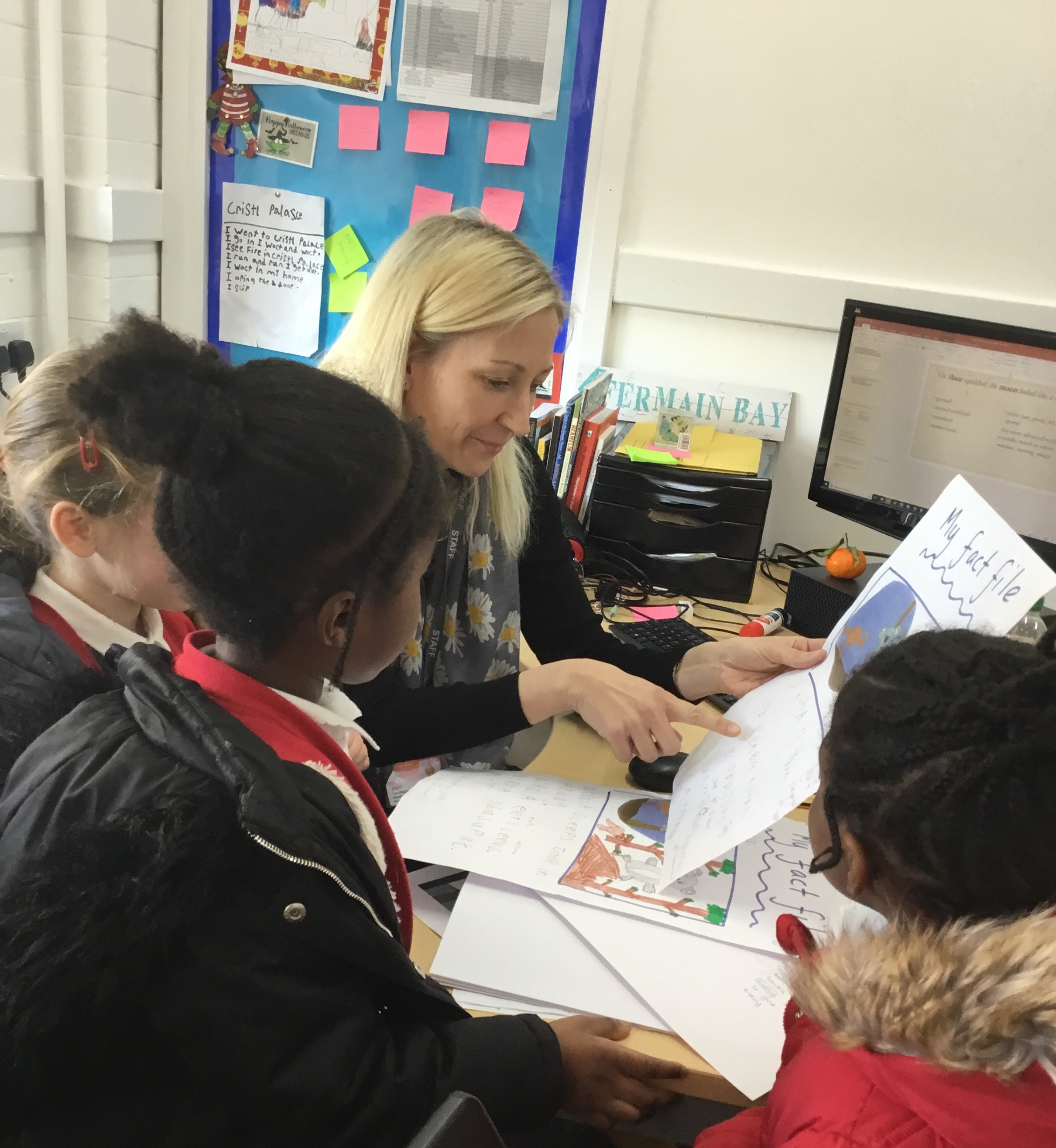 Reading our fact files – Kelvin Grove School
